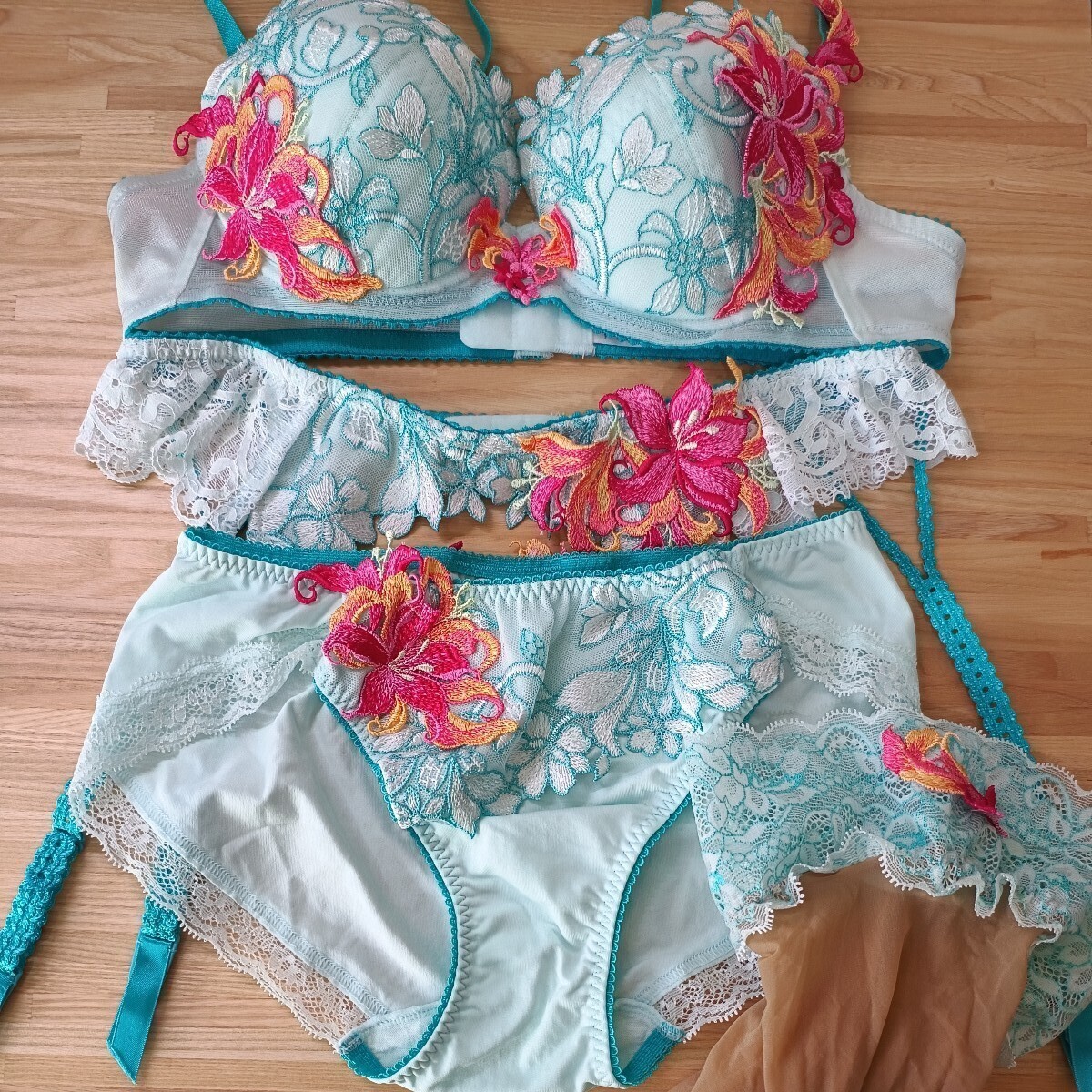 【目立った傷や汚れなし】★ワコール サルート 53G レトロモダン ブラ ガーター ショーツ セット ME C75 M L 補正下着 おまけ有りの落札情報詳細 - ヤフオク落札価格検索 オークフリー