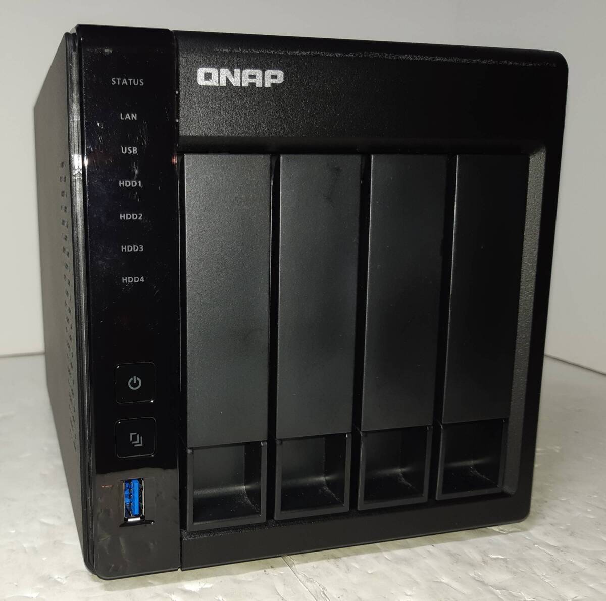【やや傷や汚れあり】★ QNAP TS-431X2 (1TB×4 Ultrastar) MEM 8GB 高速耐久 動作品 (QTS5.1.7. ...