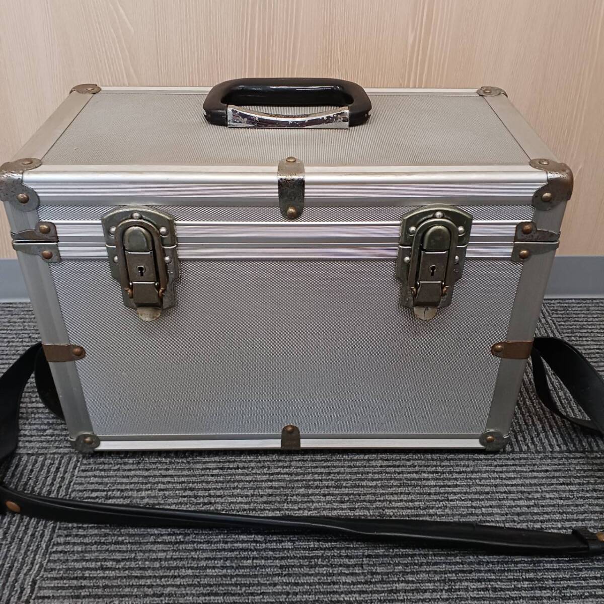 【中古】ハードカメラケース HAKUBA/ハクバ NX-53 ジュラルミン 中古の落札情報詳細 - Yahoo!オークション落札価格検索 オークフリー