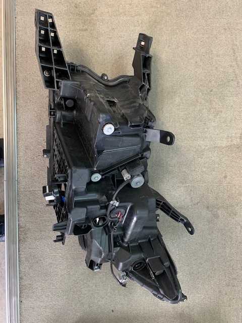 【目立った傷や汚れなし】在庫処分 ランドクルーザープラド ヘッドライト右側 取付部破損なし KOITO60-262 81145-60M80 ...