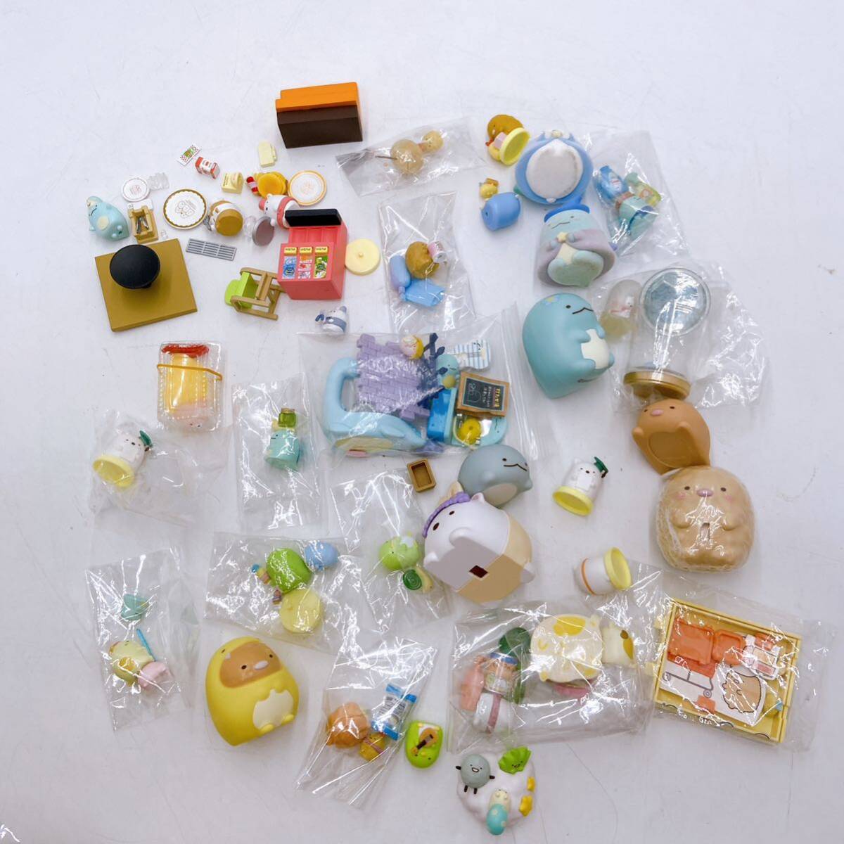 【やや傷や汚れあり】B7【状態ランクE】60サイズ リーメント 喫茶すみっコ すみっコぐらし グッズ まとめ売り 大量 ガチャ フィギュア ...