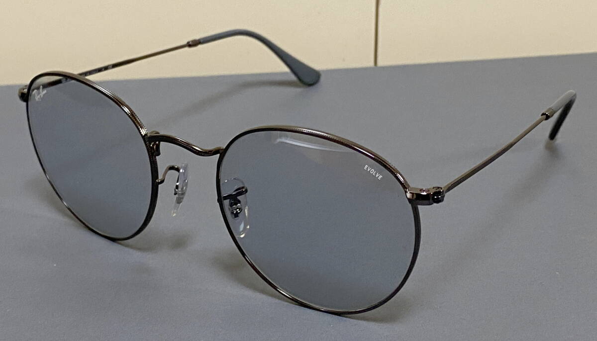 【未使用に近い】ほぼ未使用 イタリア製 調光レンズ Ray-Ban RB3447 004/T3 ROUND METAL EVOLVE レイバン ...