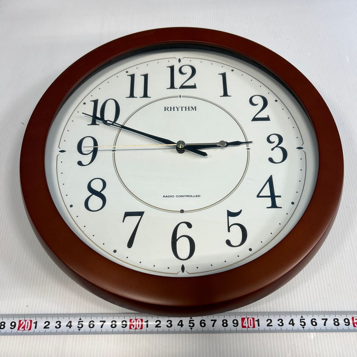 【目立った傷や汚れなし】壁掛け時計 掛け時計 電波時計 アナログ RHYTHM RADIO CONTROLLED 実働 乾電池 単三 美品 ...