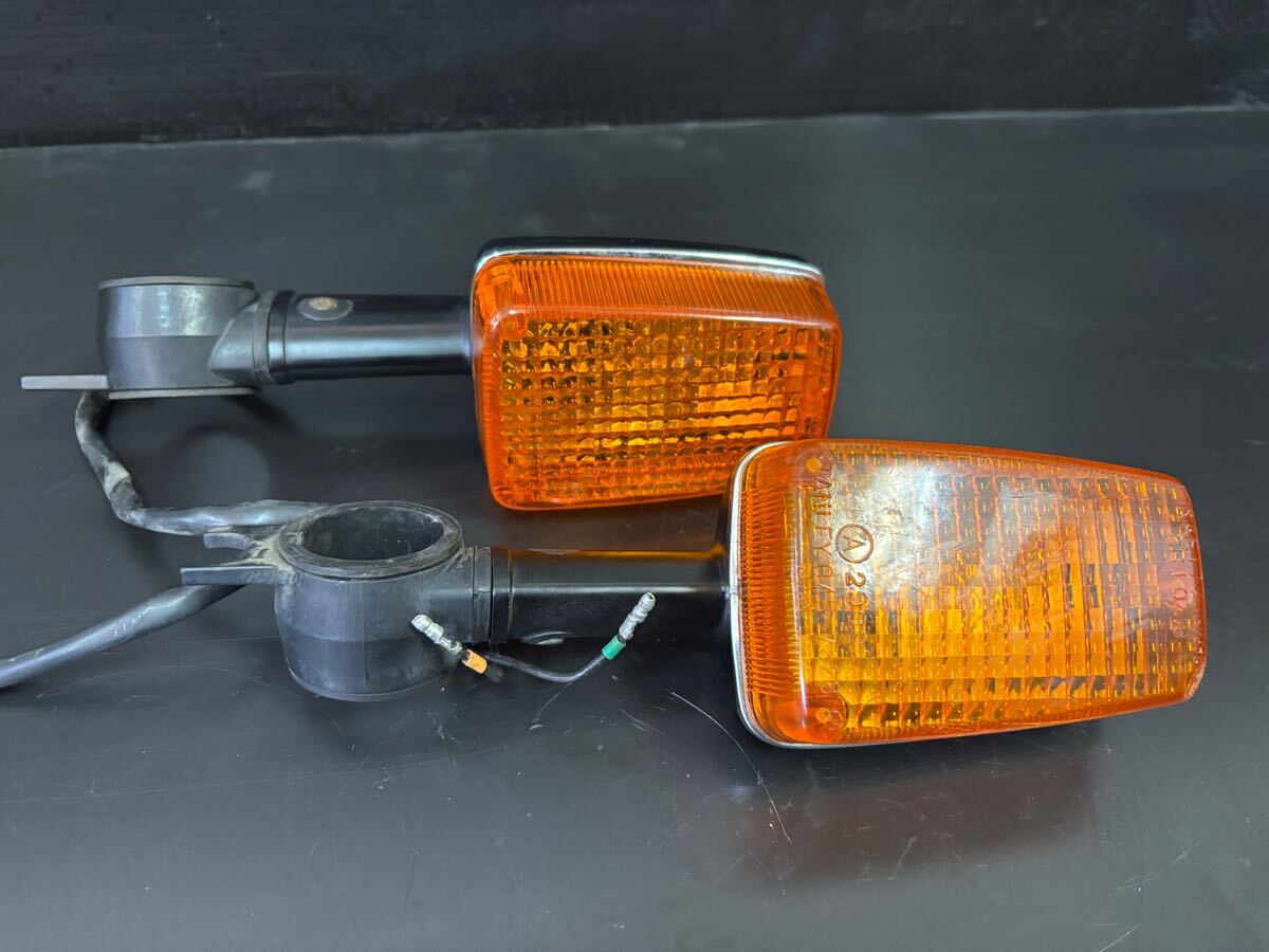【傷や汚れあり】国内物 CB750F 1台ばら売り 純正フロントウインカー RC04 CB750FZ CB750FA CB750FB CB750FC CBX400F CB900F ...