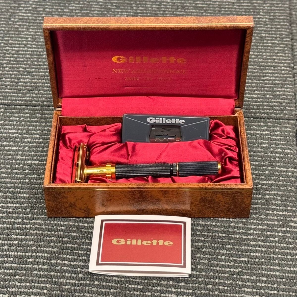【傷や汚れあり】C417-O48-916 Gillette ジレット NEW ARISTOCRAT カミソリ 剃刀 シェービング 替え刃/ケース付きの落札情報詳細 - Yahoo!オークション ...