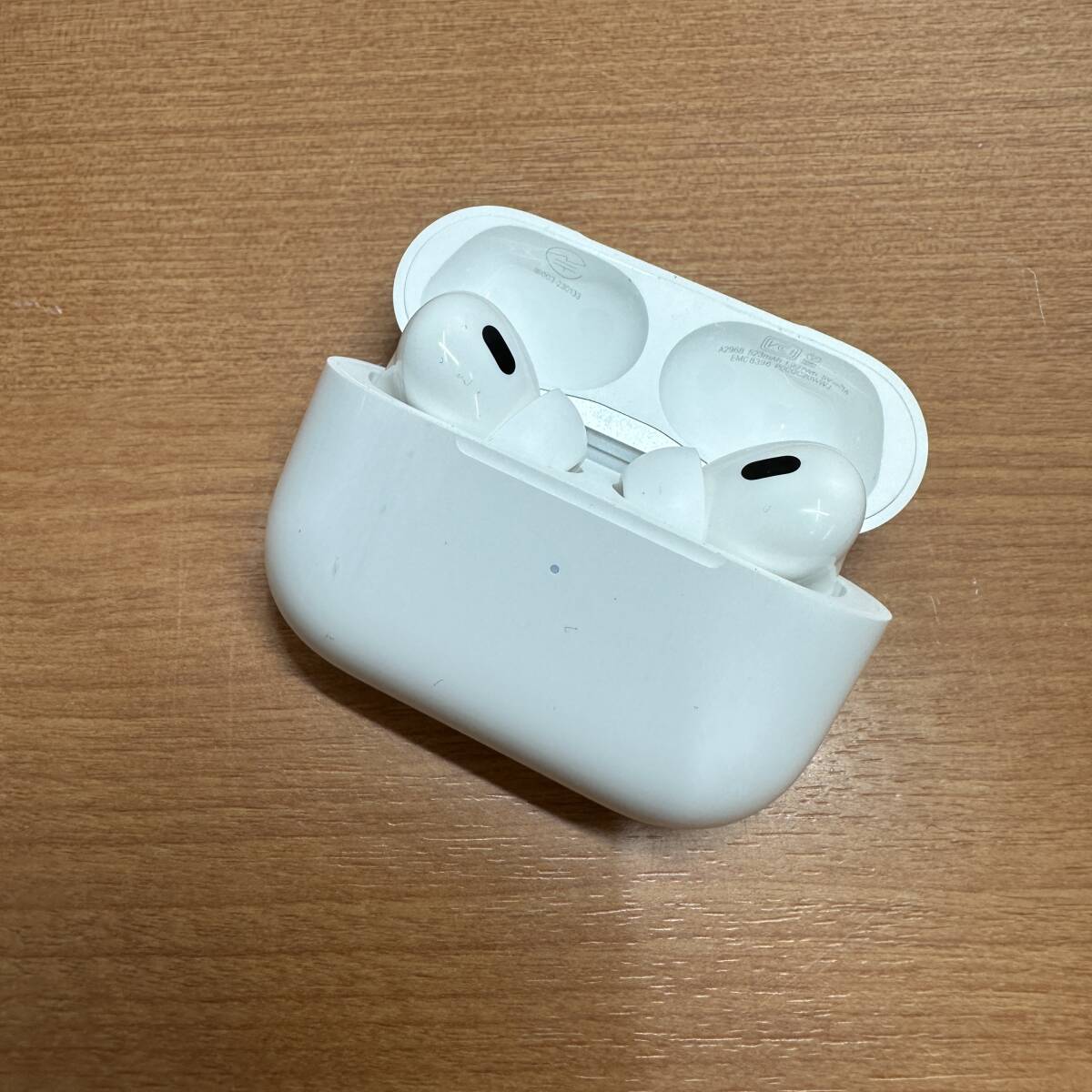 【傷や汚れあり】☆★H2199 Apple アップル AirPods PRO 第2世代 MagSafe充電ケース（USB Type-C）つき ...