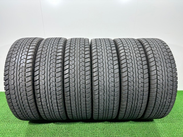 【目立った傷や汚れなし】☆送料込み☆ 2022年製以降 205/80R15 109/107L LT ダンロップ SPLT01M スタッドレス ...