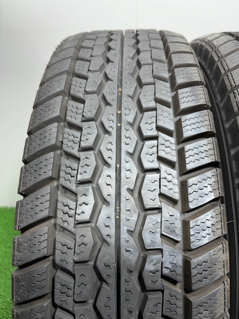 【目立った傷や汚れなし】☆送料込み☆ 2022年製以降 205/80R15 109/107L LT ダンロップ SPLT01M スタッドレス ...