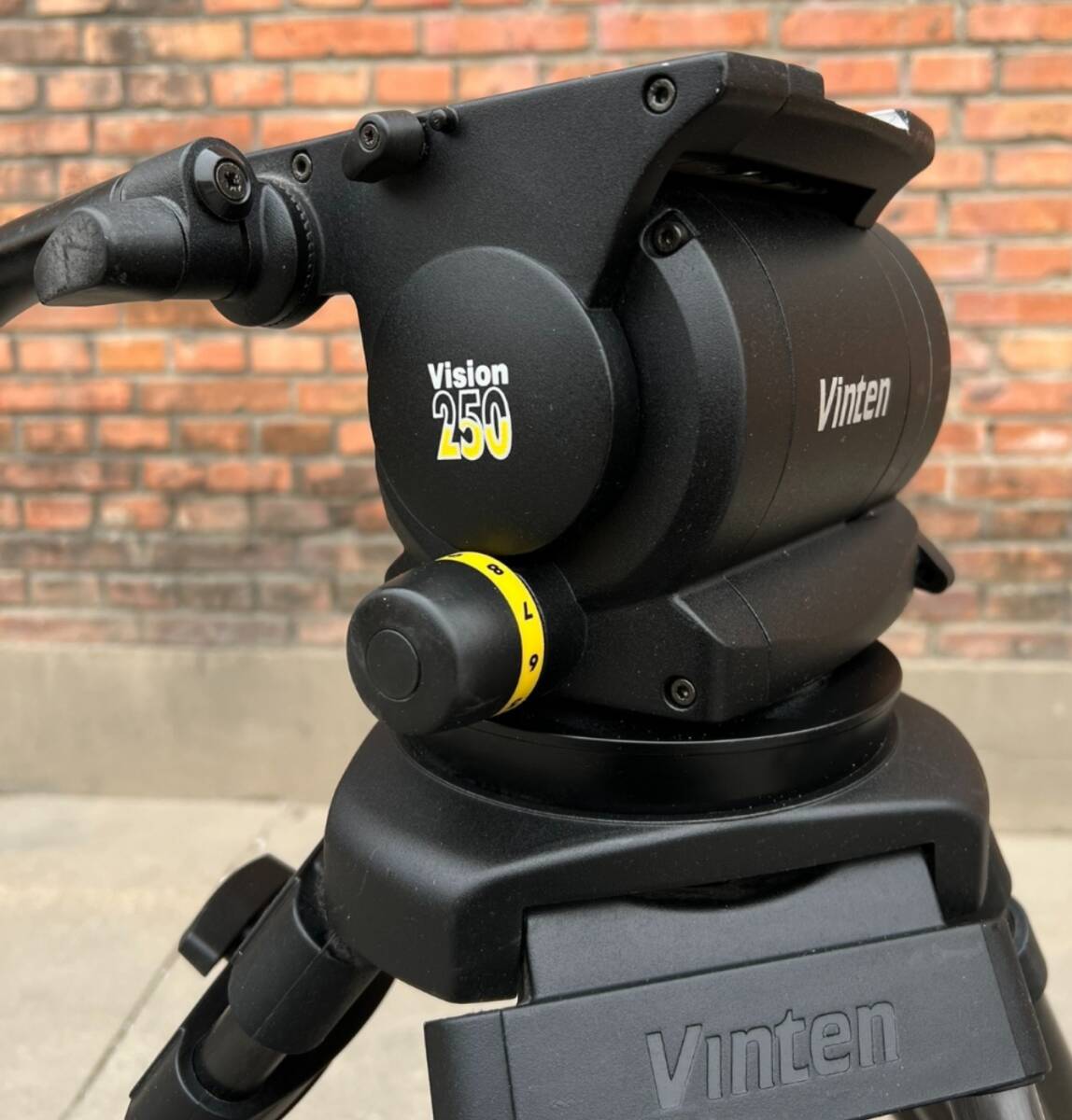 【やや傷や汚れあり】VINTEN VISION 250 雲台150mm/3段カーボン脚/ドリーの落札情報詳細 - Yahoo!オークション落札価格検索 オークフリー