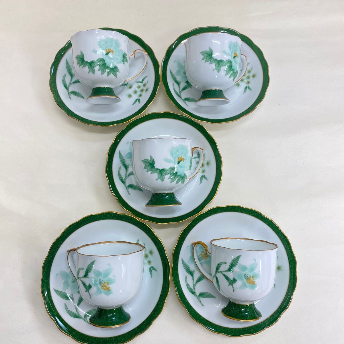 【目立った傷や汚れなし】T86 香蘭社 カップ&ソーサー コーヒーカップ 金彩 百合絵 フリル縁 グリーン 5客セット 菓子皿 菓子器 漆芸 漆器 八手 5枚 和食器 洋食器の落札情報詳細 ...