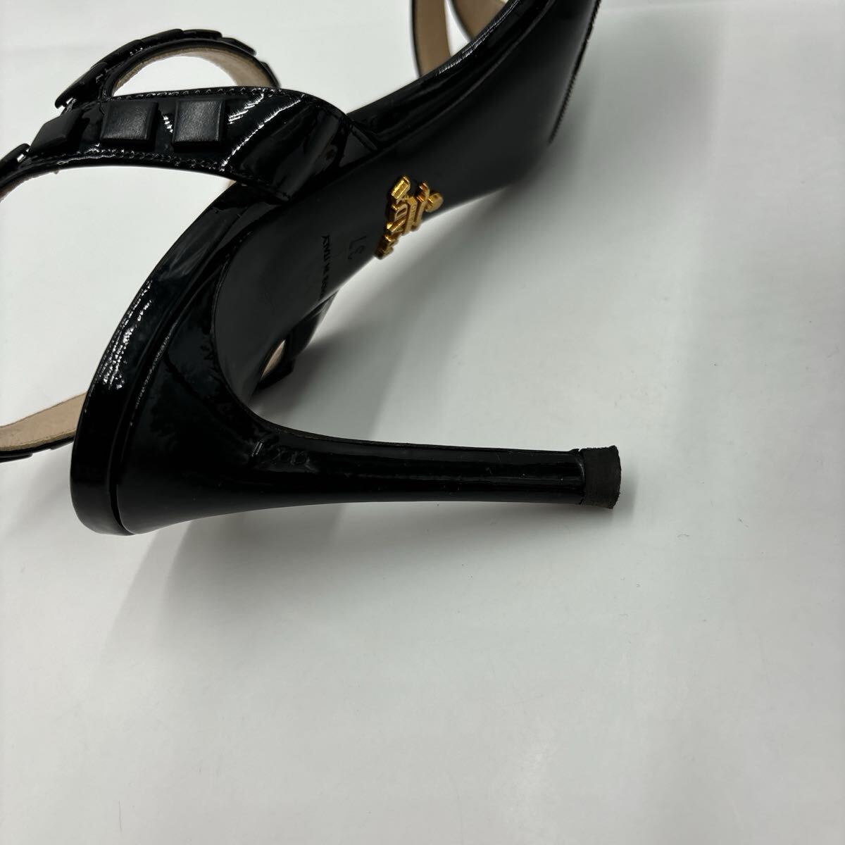 【やや傷や汚れあり】O ＊ イタリア製 '高級感溢れる' PRADA プラダ 本革 アンクルストラップ / ヒール サンダル EU37 23.5cm レディース 婦人靴 シューズの落札情報詳細 ...