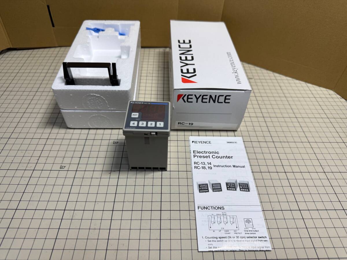 【未使用】（9/1)★新品未使用★キーエンス KEYENCE ★ RC-19 小型電子カウンタ RC シリーズ 48mm 4桁7セグLED 1 ...