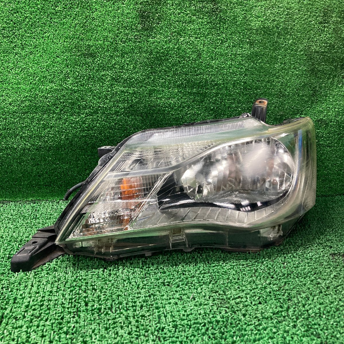 【全体的に状態が悪い】♪♪カローラアクシオ X NZE161 左 ヘッドライト ヘッドランプ KOITO 12-581 ジャンク(W6932 ...