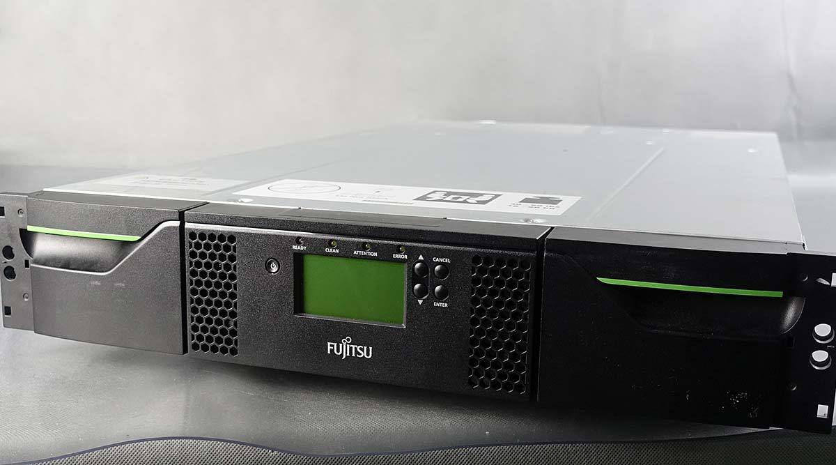富士通 FUJITSU Storage ETERNUS LT40 S2 LT40PFH1 LTO Ultrium5 テープ ライブラリ ...