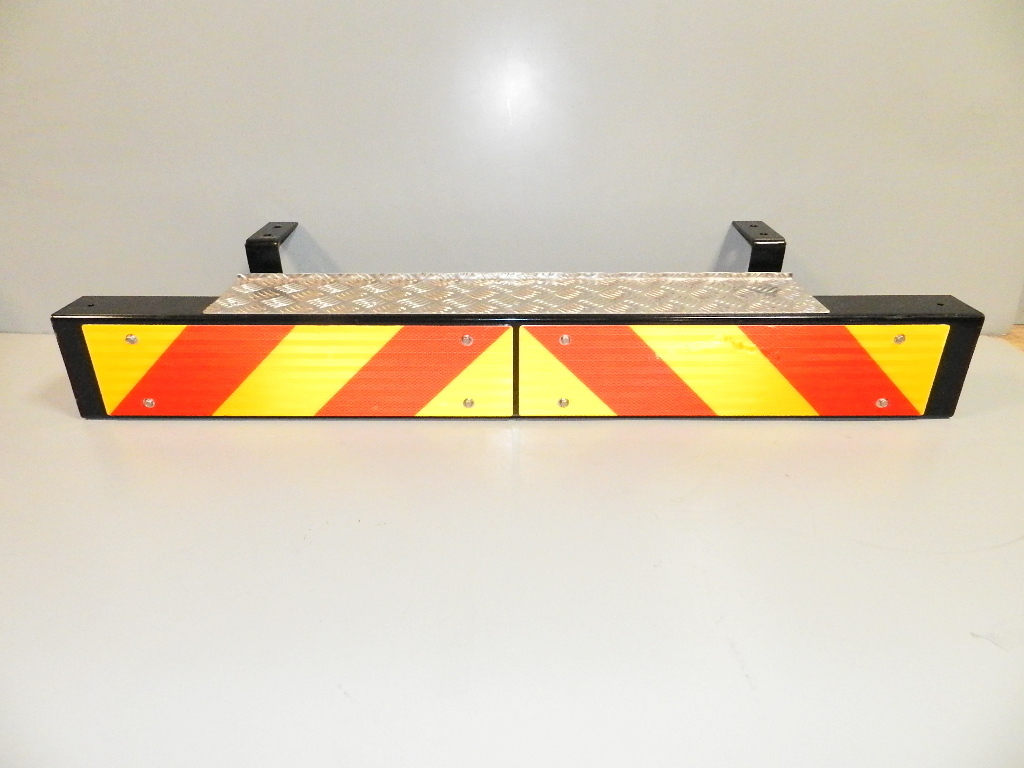 【新品】美品！反射板付き リア バンパー 幅約122cm 純正品 の落札情報詳細 - Yahoo!オークション落札価格検索 オークフリー