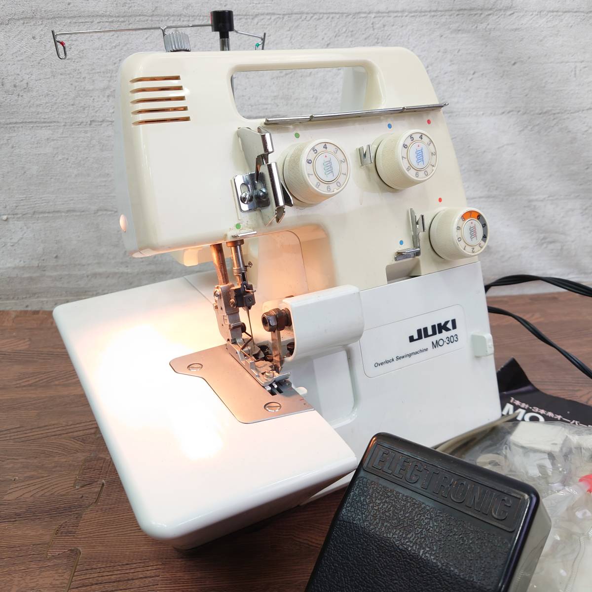 動作OK JUKI オーバーロック ミシン MO-303 1本針 3本糸 フットペダル付 ジューキ 工芸 裁縫 ハンドメイド ハンドクラフト 北KH3の落札情報詳細 - Yahoo ...