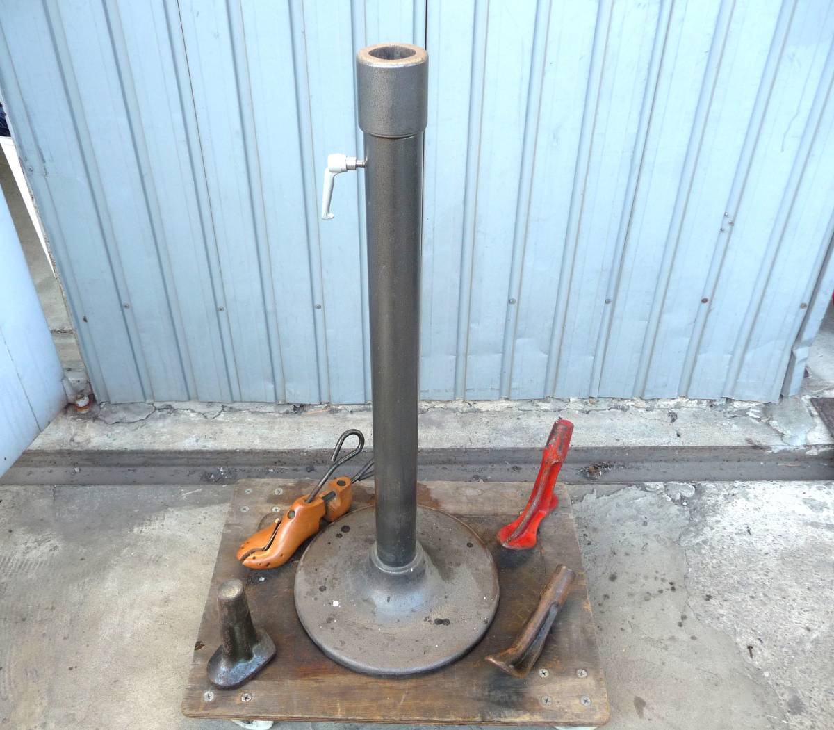 【傷や汚れあり】12110B 靴修理用金台 靴道具 金属製 靴修理台 靴工具 靴道具 手道具 靴修理金台 靴製作 台金 靴型 中古の落札情報 ...