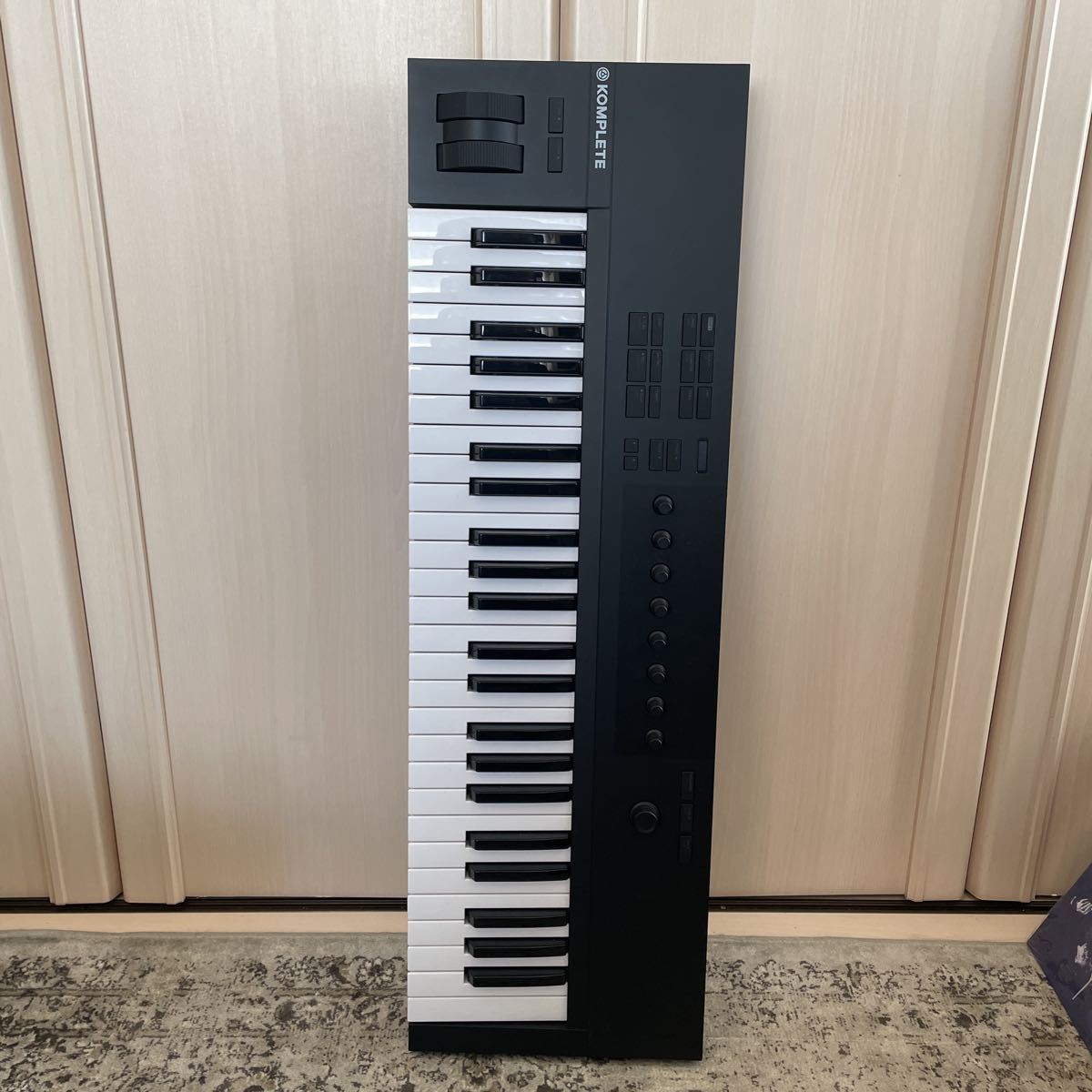 【目立った傷や汚れなし】native instruments komplete kontrol A 49 MIDIキーボード の落札情報詳細 ...