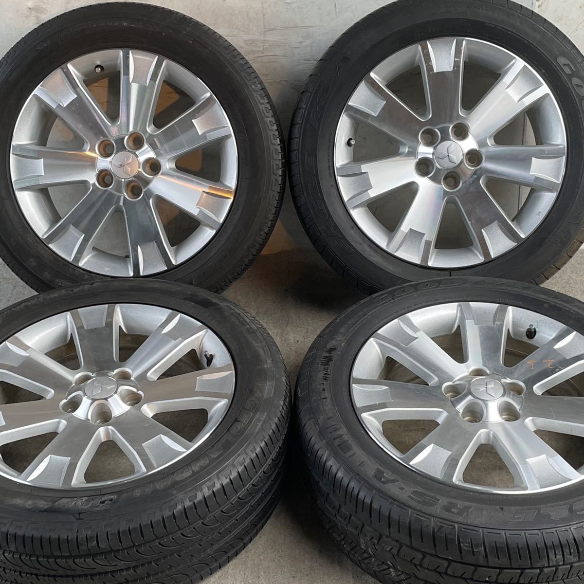 【やや傷や汚れあり】ENKEI製。三菱 デリカ D:5 純正 18インチ ×7J＋38 114.3/5穴ラジアルタイヤ 235/55R18 4本セット★アウトランダー エクリプスクロス等にもの ...