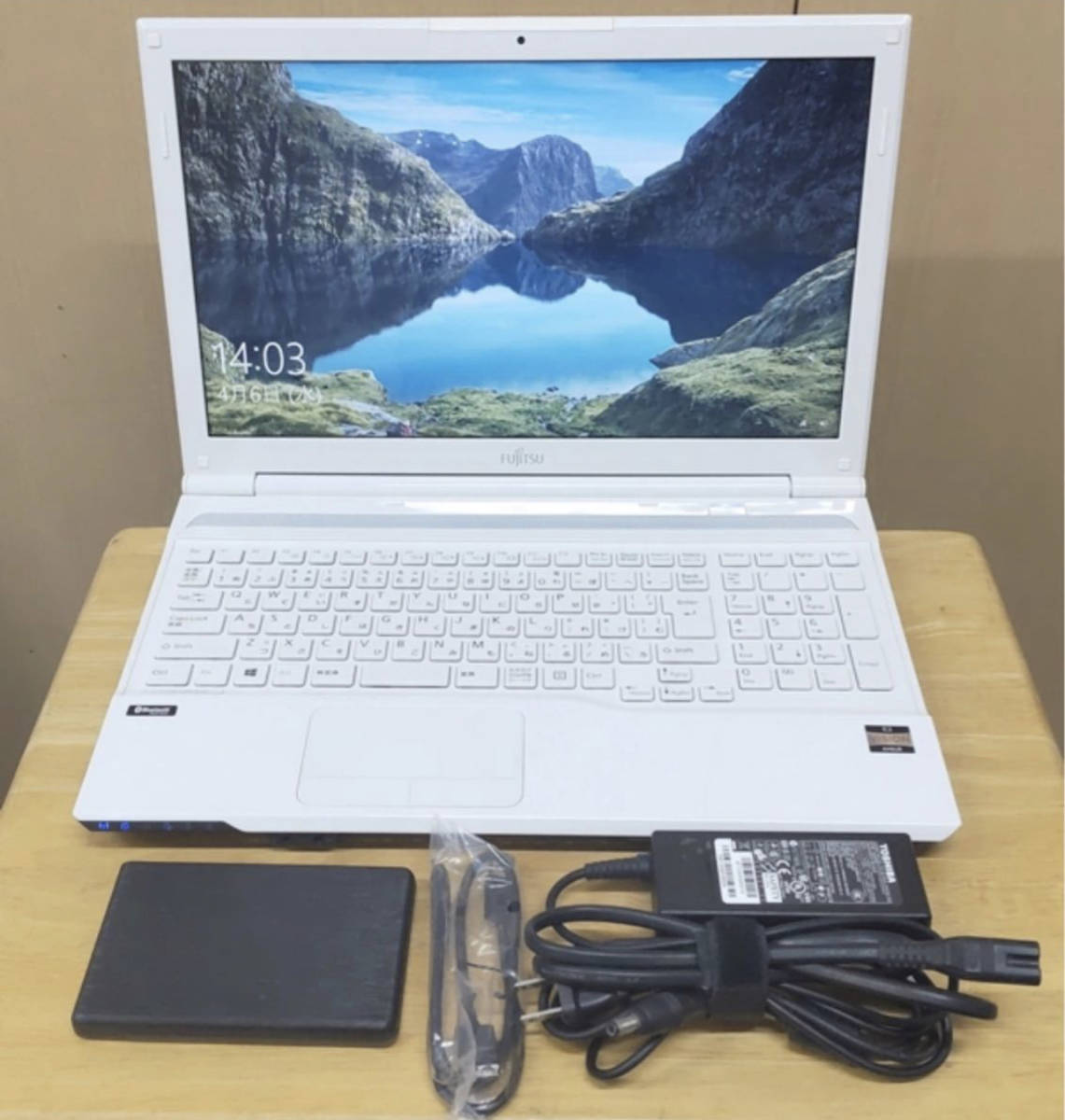 【やや傷や汚れあり】Fujitsu LIFEBOOK AH40/J 8GB 高速SSD128搭載AMD E2-1800 office の落札 ...