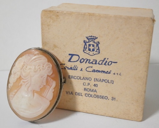 【目立った傷や汚れなし】箱付 Donadio シェル カメオ ブローチ 枠Silver800 女性 横顔 ペンダントトップ 2way仕様 イタリア製の落札情報詳細 - Yahoo!オークション ...