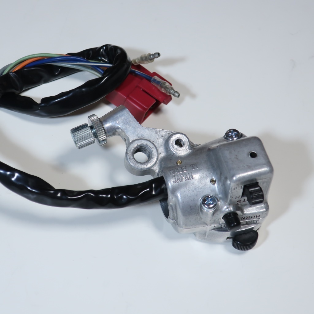 【やや傷や汚れあり】良好 ホンダ 4速 CD125T (6V) 純正ウィンカースイッチASSY 35200-402-003の落札情報詳細 ...