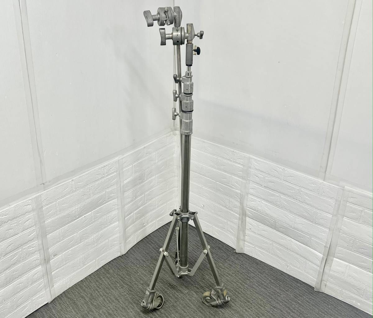 【傷や汚れあり】【中古】Matthews/マシューズ ローラースタンド 154cm~400cm スタジオ機材 の落札情報詳細| ヤフオク落札 ...