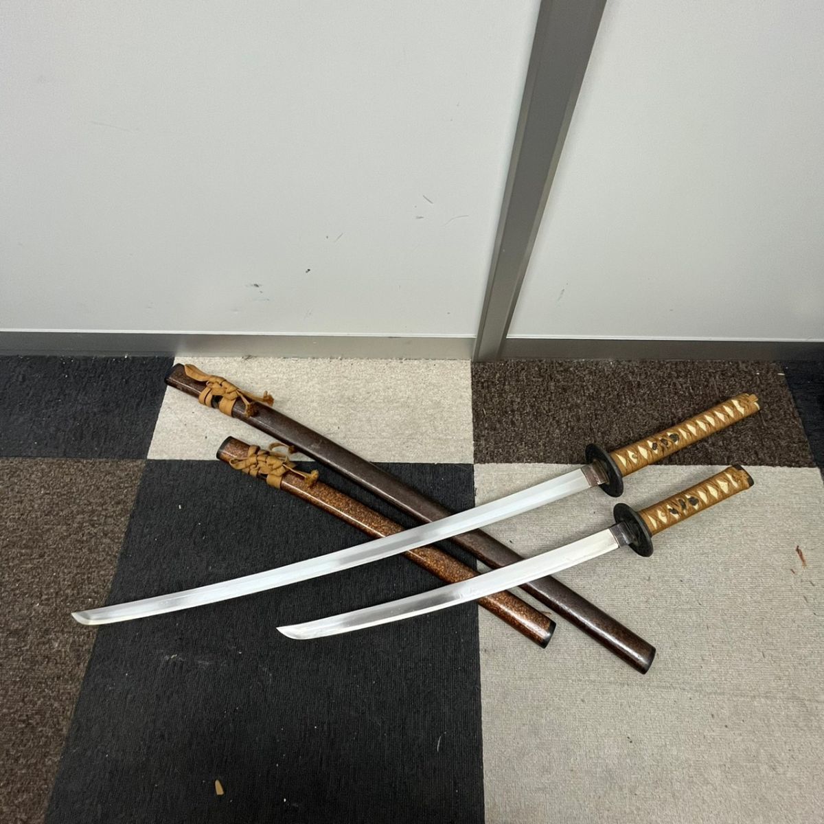 【傷や汚れあり】V602-O19-1628 模造刀 長刀/短刀 2本セット 日本刀 飾り刀 太刀 武具 レプリカ コスプレ 約全長65-99㎝ 約刃45-70㎝ まとめ ②の落札情報詳細 ...