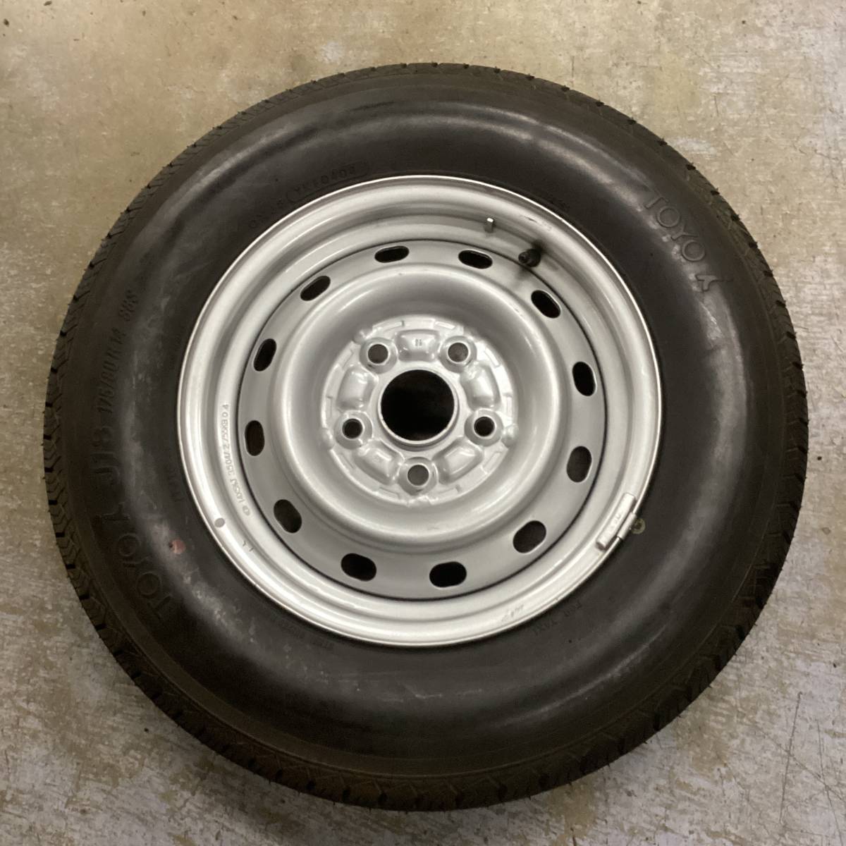 【やや傷や汚れあり】[W1692G5A]＠ トヨタ コンフォート(YXS11) 純正 スペアタイヤ 14×5.5J+50 175/80R14 ...