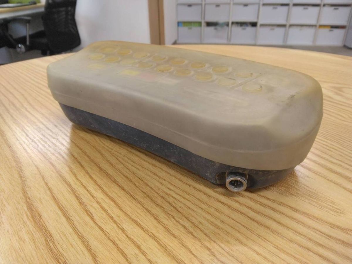 【傷や汚れあり】LP07-11715【福岡県福岡市発】リモコン コンクリートポンプ車用 送信機のみ 極東開発 RK17-10DS（中古）の落札 ...