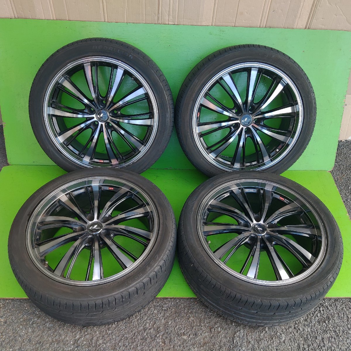 【傷や汚れあり】[16132] [weds LEONIS] 19x8J +35 PCD114.3 5穴 [CST メダリオンMD-A1] 245/40R19 22年製の落札情報詳細 ...