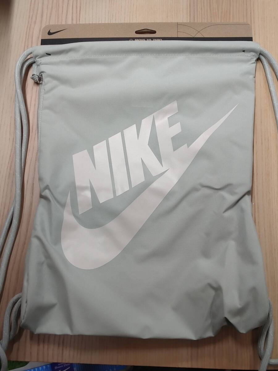 【未使用】ナイキ Nike ランドリーバッグ ジムサック デイバッグ DC4245-034 (ライトシルバー) 13L 34cm×44cm サイドファスナーポケット ②の落札情報詳細 ...
