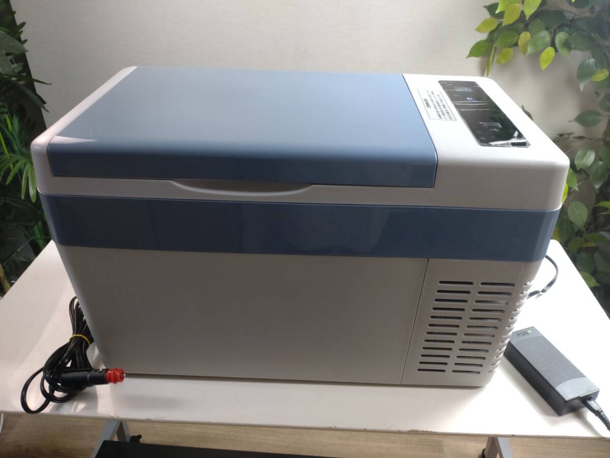 【やや傷や汚れあり】5139-03★車載冷蔵庫 冷凍庫 車用 12V 24 バッテリー内蔵 AC DC ケーブル付属 保冷 ポータブル クーラーボックス 25L EE219 通電確認済み★の ...