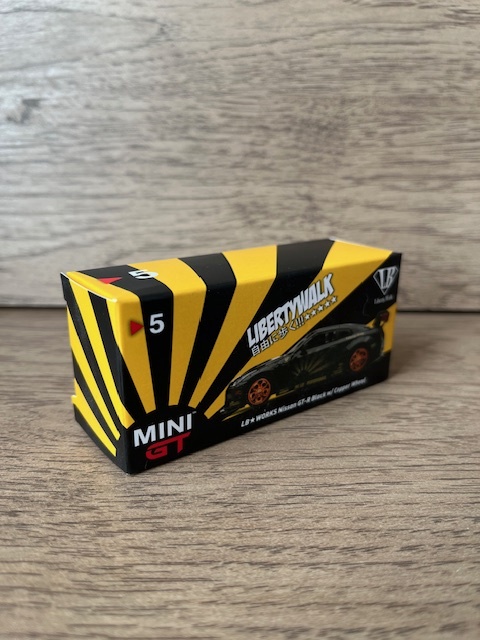 【未使用に近い】1/64 MINI GT LB★Works Nissan GT-R 「Black w/Copper Wheel」(#5)の落札 ...