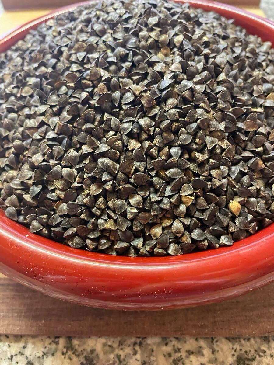 【未使用】令和6年 山形BW5号 石臼挽き自家製粉 田舎蕎麦用 蕎麦粉 1kg 50メッシュ そばがきに適しています 真空パックにて発送の落札 ...
