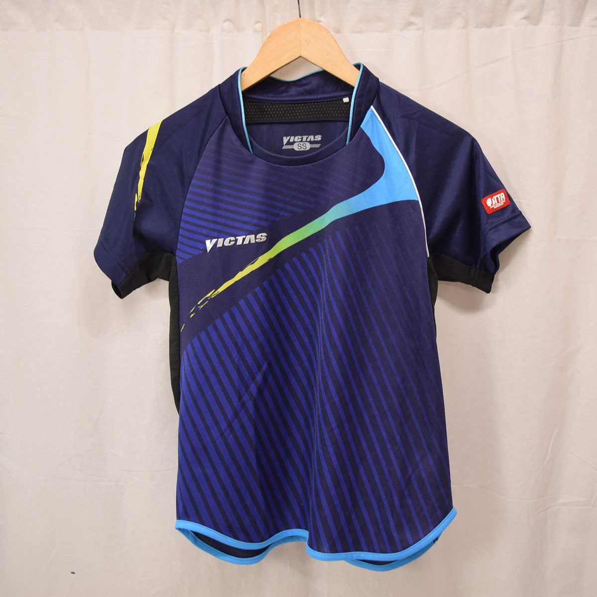 _200728_024 VICTAS(ヴィクタス) 卓球 ゲームシャツ サイズSS JTTA公認 ユニフォーム ネイビー/ブルー 31455の落札情報詳細 - ヤフオク落札価格検索 オークフリー