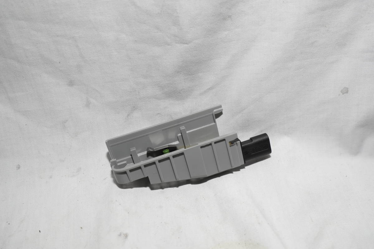 【新品】Mercedes-Benz メルセデス・ベンツ ボンネットセンサー 純正 新品 2128210151 W212 C207の落札情報詳細 ...