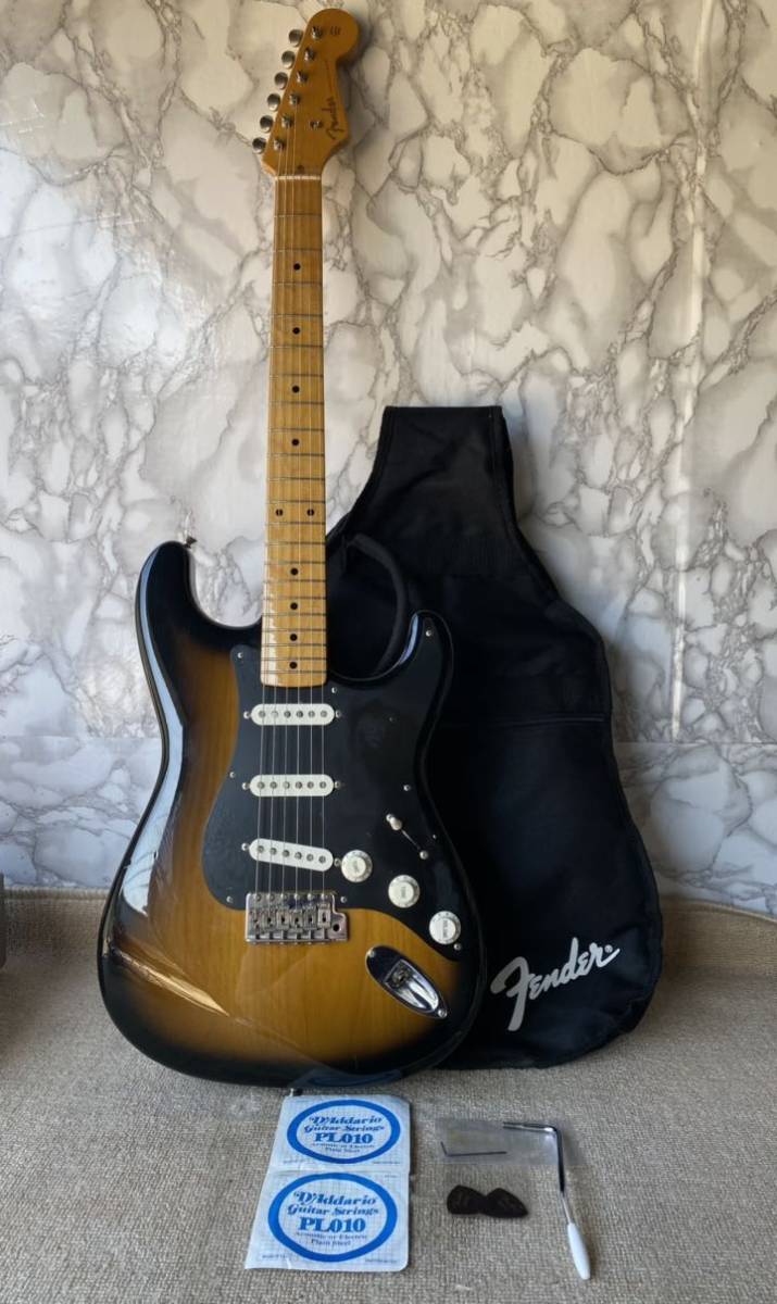 【傷や汚れあり】Fender Stratocaster with synchronized tremolo エレキギター 現状品の落札情報詳細 ...