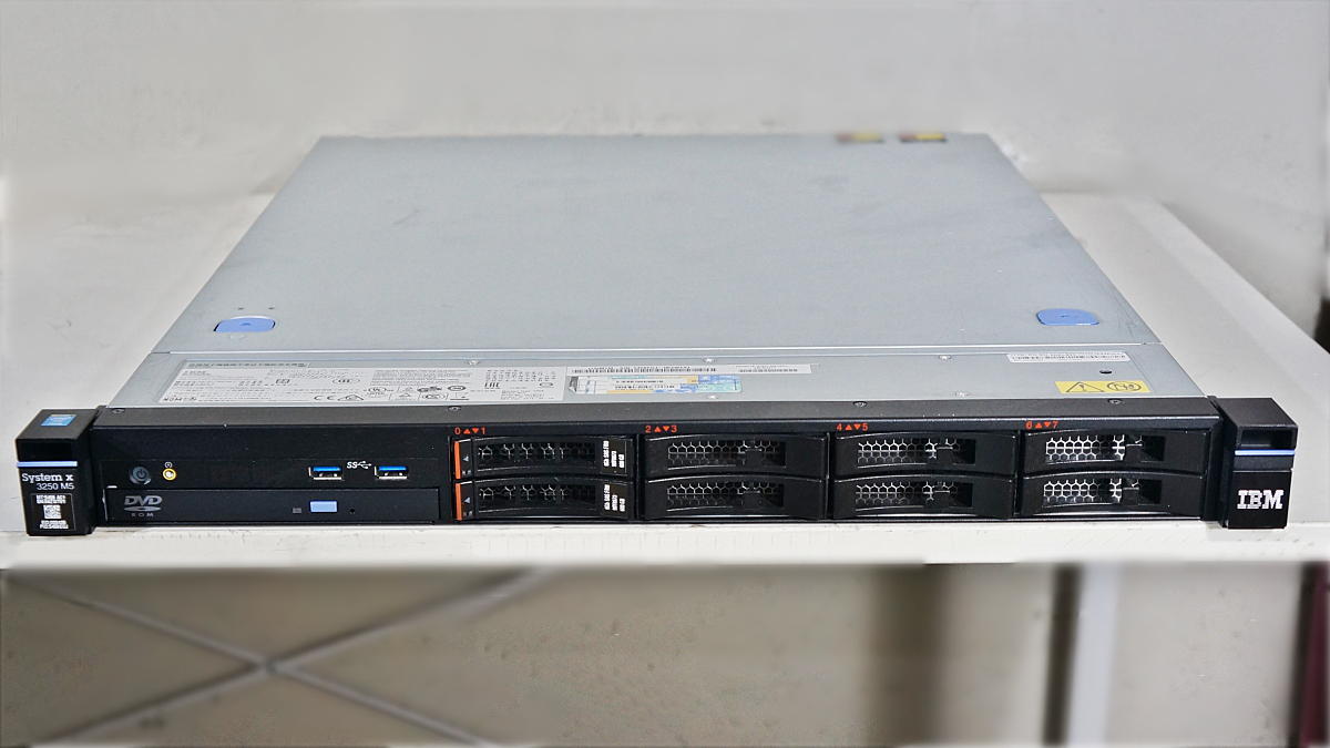 【やや傷や汚れあり】Lenovo System x3250 M5 Xeon E3-1220 v3/MEM 16GB/HDD SAS 600GB×2 ServeRAID-M5110/RHEL8 ...