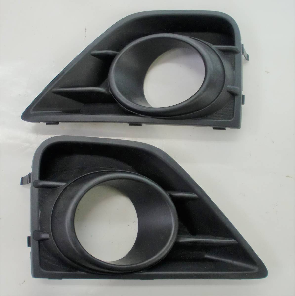 【傷や汚れあり】BRZ前期 ZC6 フォグランプカバー 57731CA130/57731CA140 左右 R/L 中古品 フォグカバー スバル ...