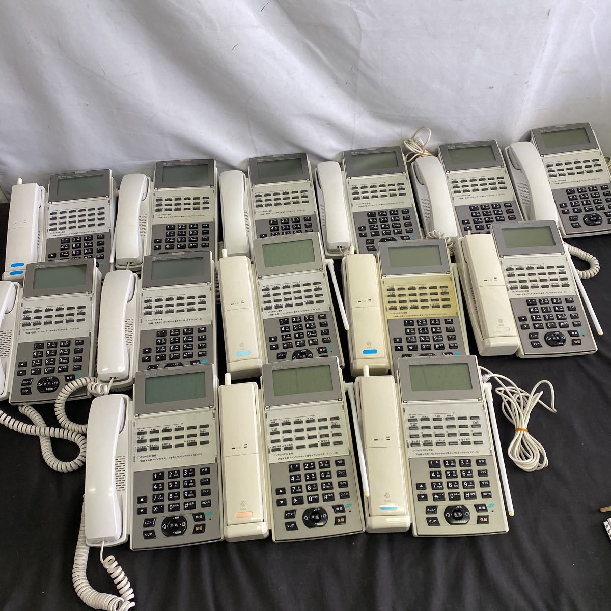 【目立った傷や汚れなし】サクサ SAXA Tamra MT100bm 主装置 アナログ回線 ISDN回線 TD130(K)電話機 2台 ナンバーディスプレイ ビジネスフォン 個人起業 独立 ...