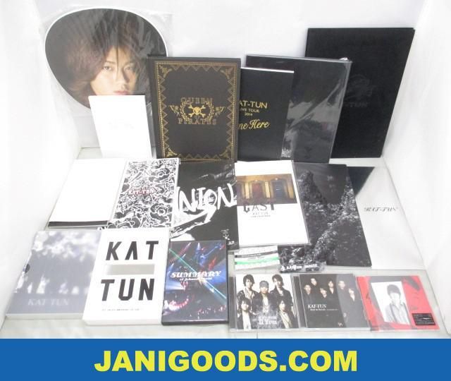【やや傷や汚れあり】KAT-TUN グッズセット フォトアルバム/DVD/CD/パンフレット 等 10TH ANNIVERSARY LIVE TOUR "10Ks!"/LIVE TOUR ...