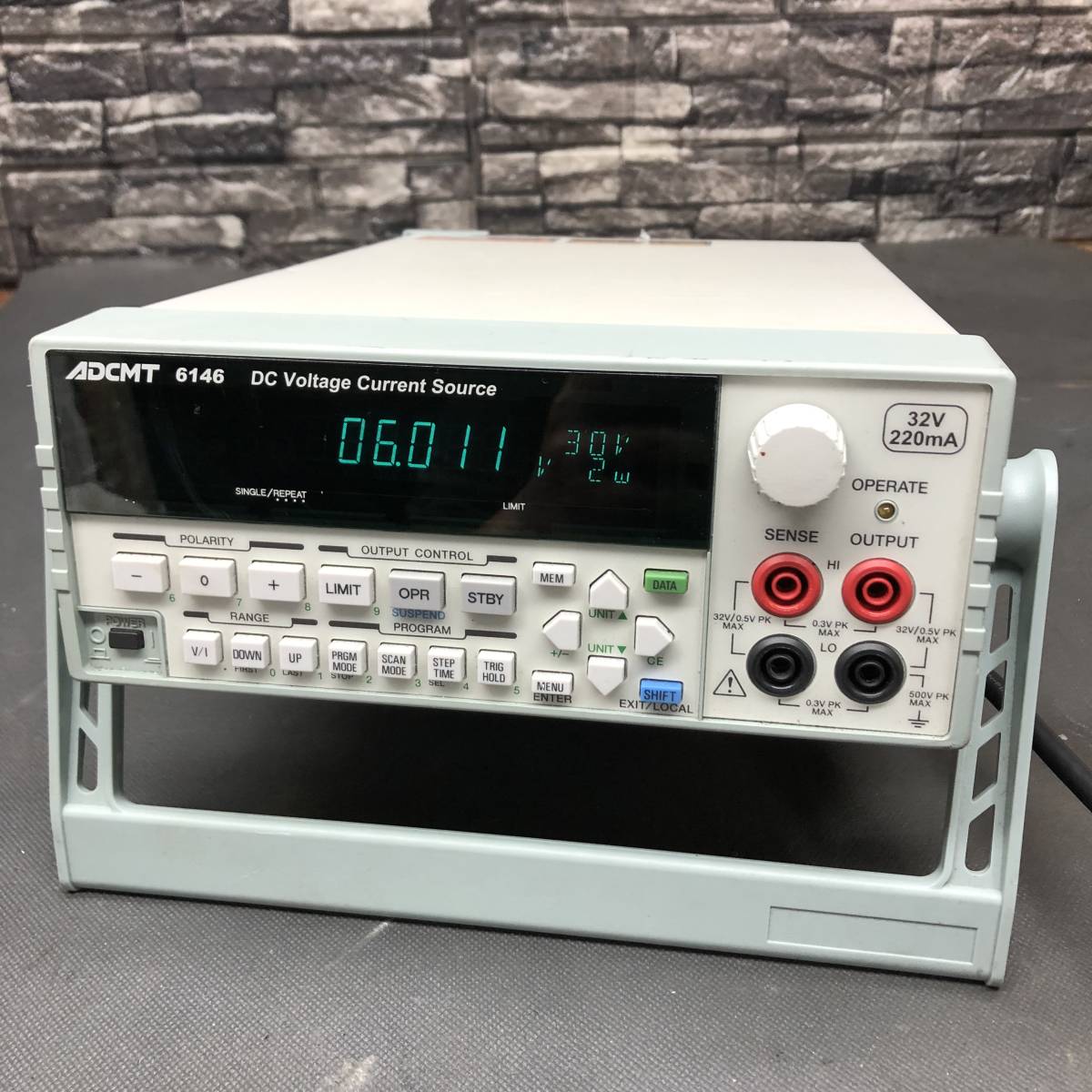 【やや傷や汚れあり】【送料無料】エーディーシー ADCMT 直流電圧／電流発生器 6146 現行モデルです。 中古 電源動作確認済み！の落札 ...