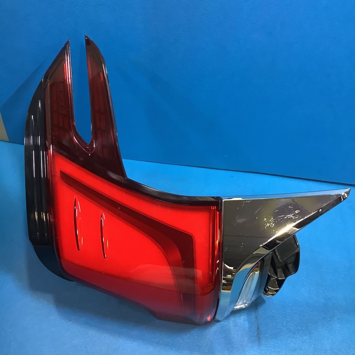 【傷や汚れあり】【182】レクサスLM右テールライト純正品LEXUS LM350/LM300hの落札情報詳細 - Yahoo!オークション落札 ...