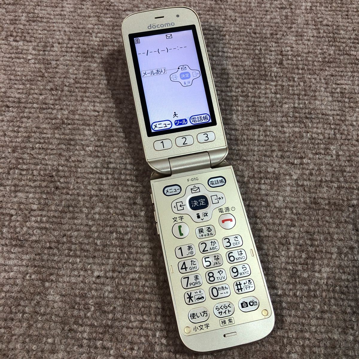 【未使用に近い】概ね美品 docomo ドコモ らくらくホン F-07A FUJITSU 富士通 FOMA 携帯電話 ガラケー ...