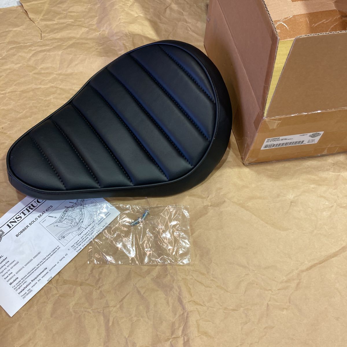 【未使用】ハーレー純正 タック&ロールソロサドルキット スプリングマウントとセットでお買い得！ FLSL FXBB 52300315 ...