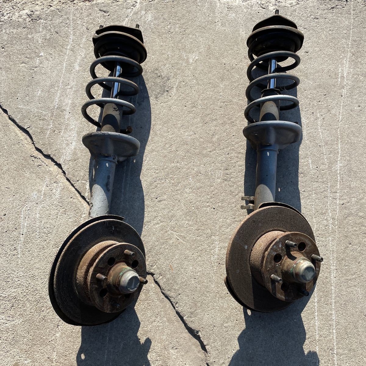 【傷や汚れあり】C210 フロントストラット 左右セット 日産スカイラインジャパン TI C211 4Dr NISSAN skyline 当時 ...