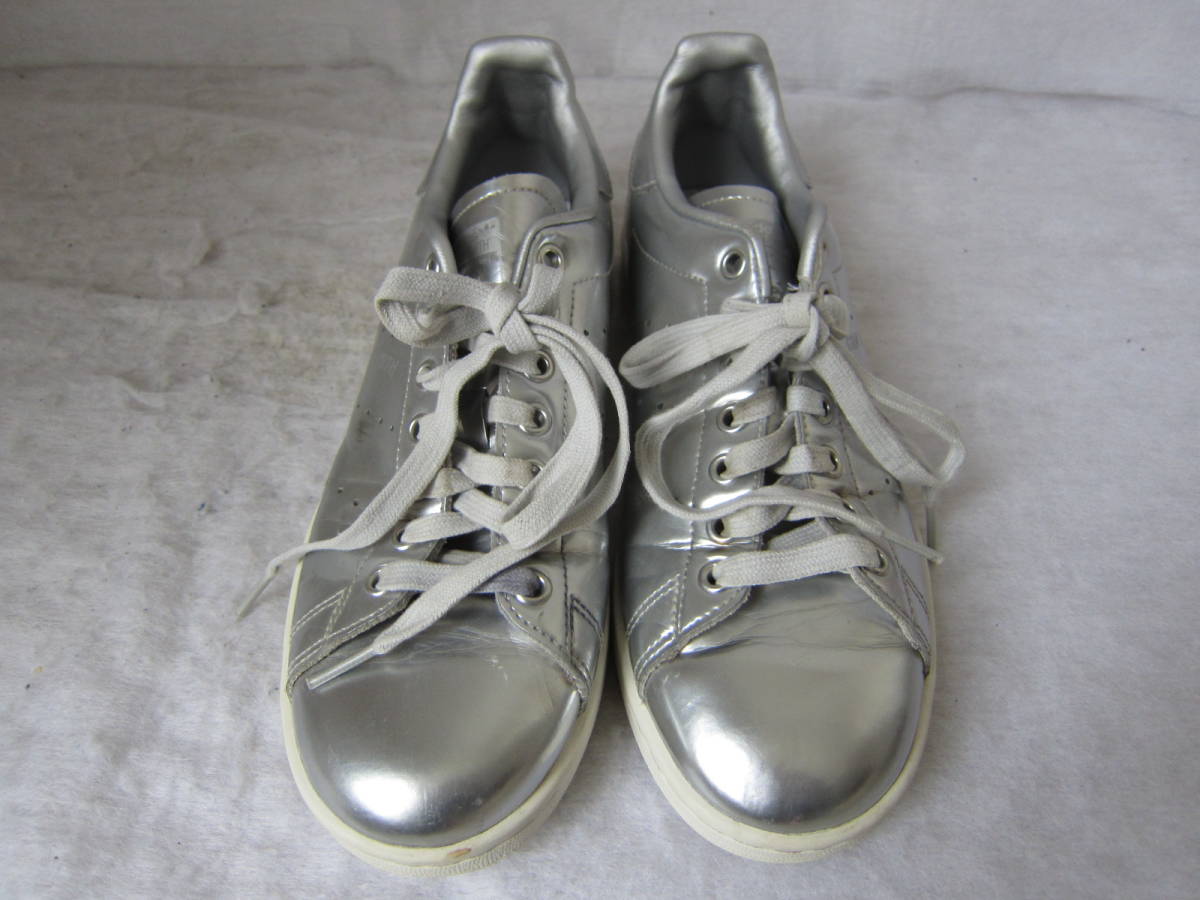 【やや傷や汚れあり】adidas stan smith w（アディダス スタンスミス ウィメンズ）（FW5477） メタリックシルバー 銀 ...
