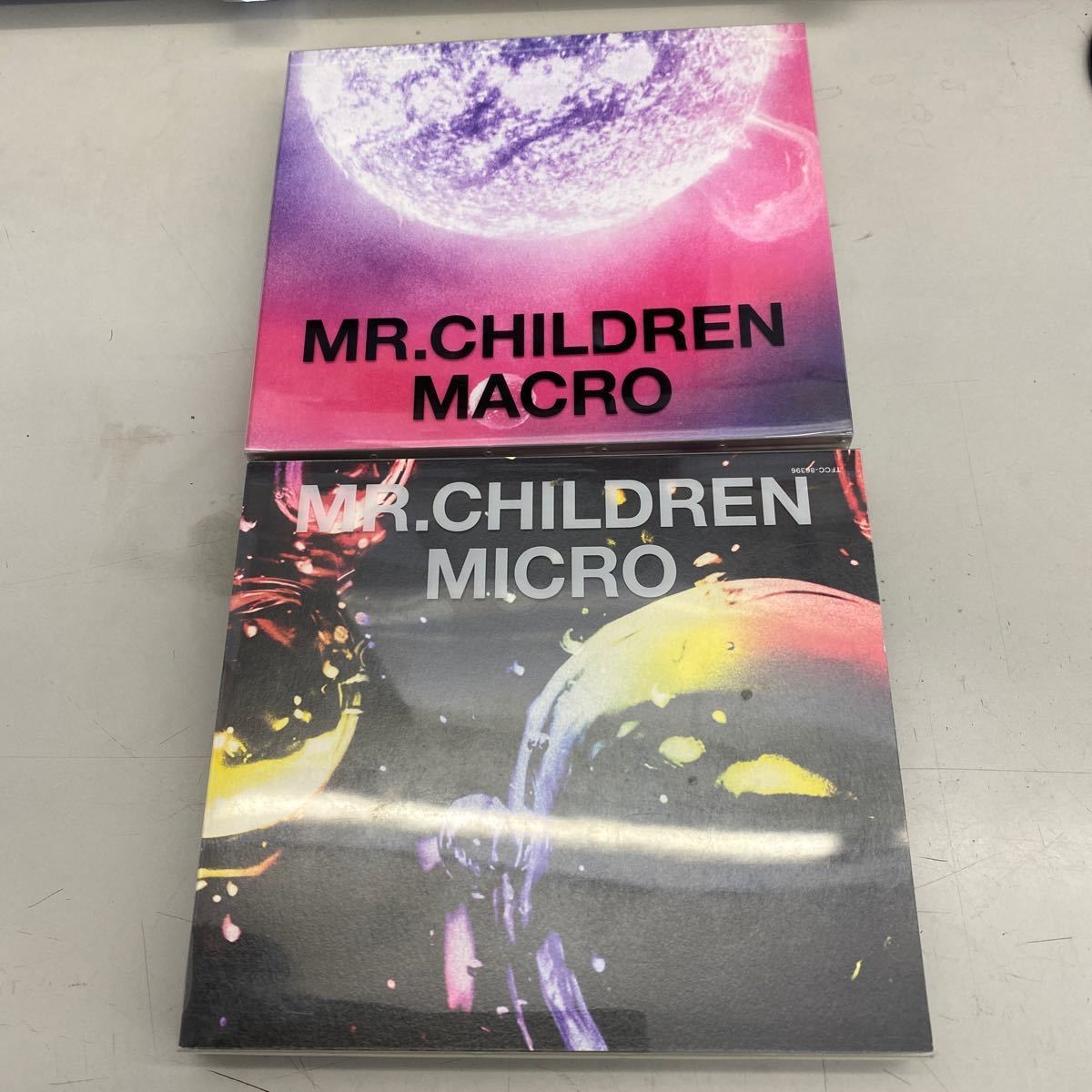 【目立った傷や汚れなし】CD Mr.Children /MICRO ・MACRO セット、どちらもブックレット&ステッカー付き、ディスク傷無し ...