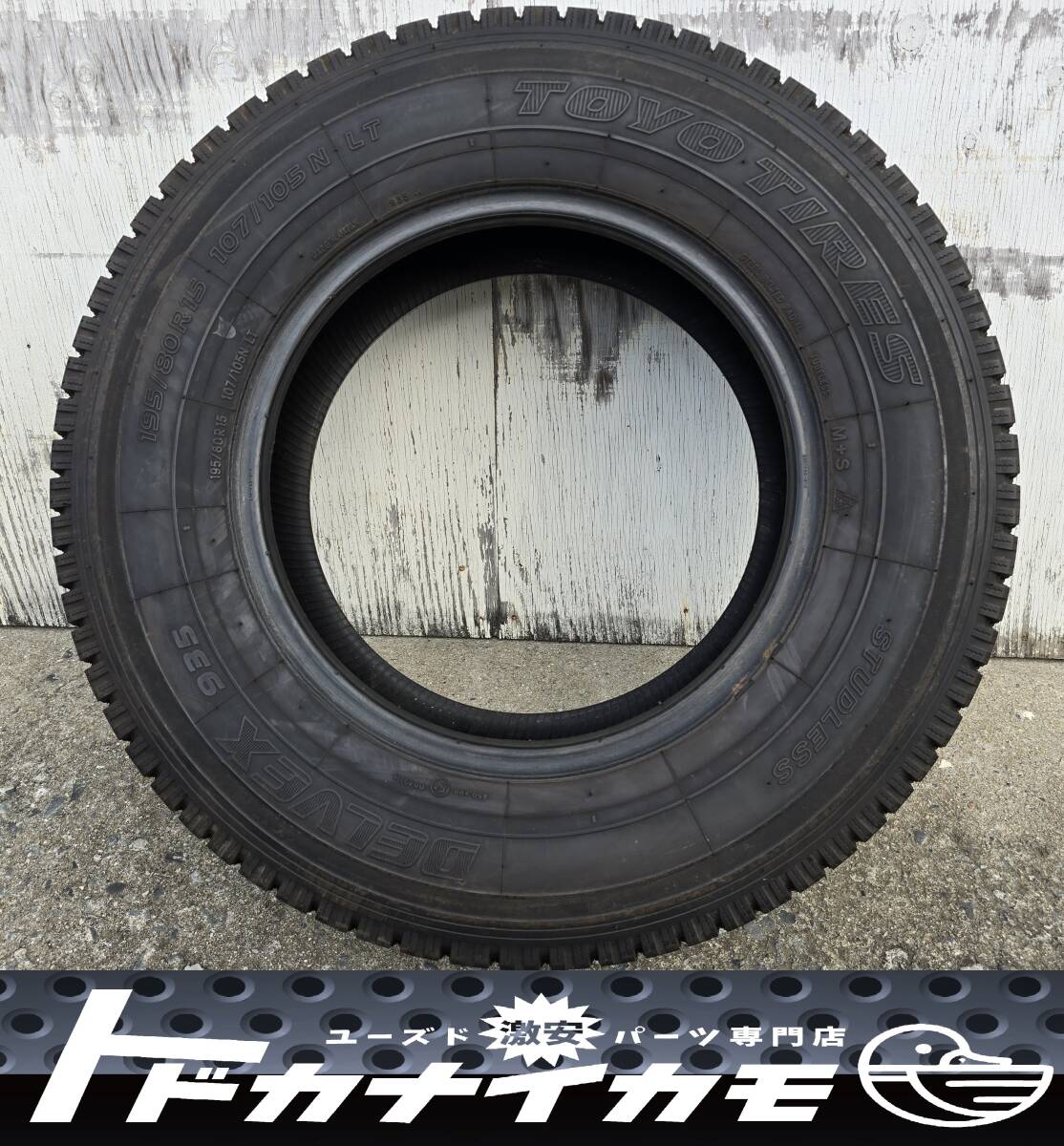 【目立った傷や汚れなし】★送料無料★【2022年製】トーヨー DELVEX 935 195/80R15 107/105LT 1本のみ スタッドレスタイヤ 冬用 ハイエース キャラバン kura ...